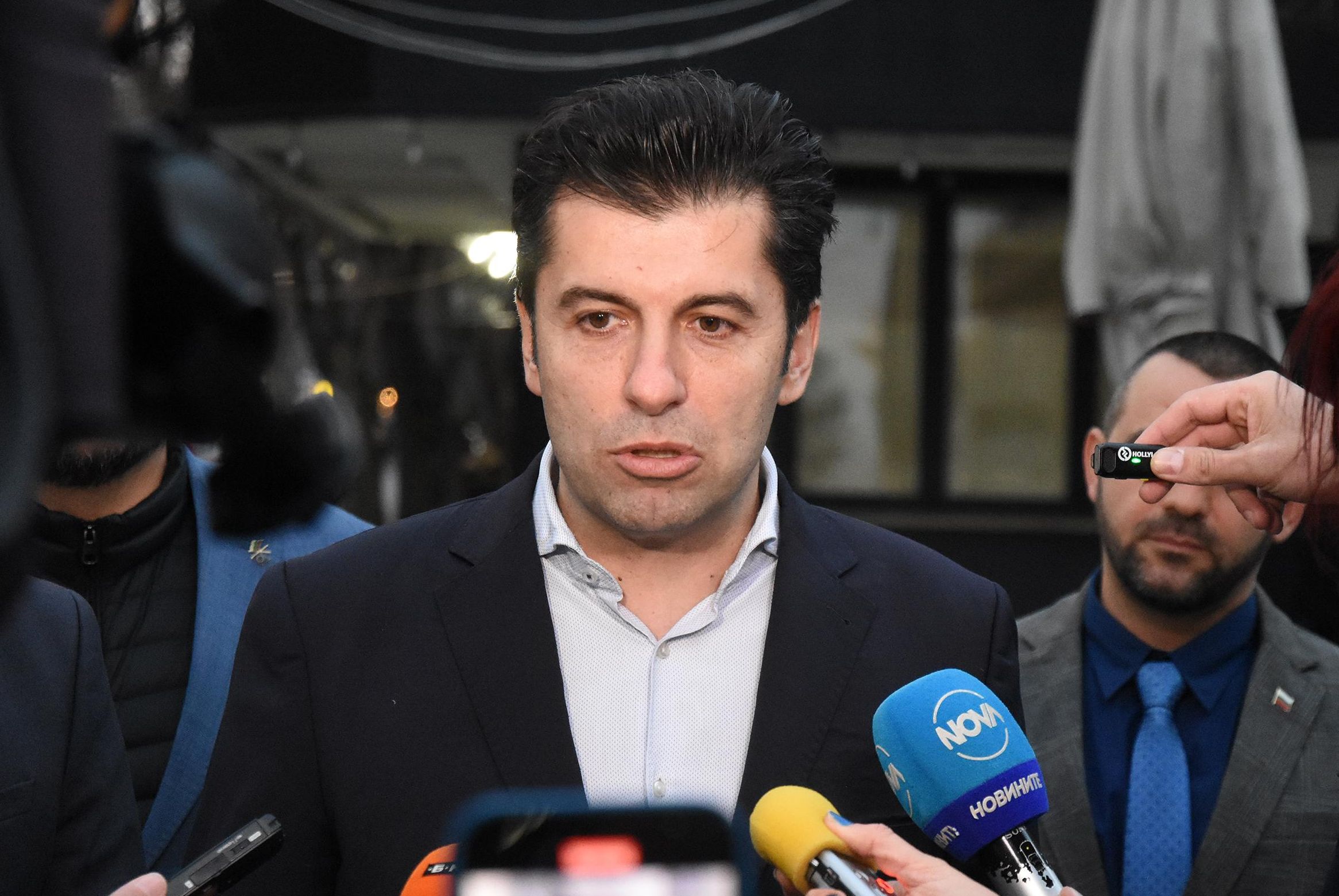 ИЗВЪНРЕДНО В ПИК Tv Край Гласуваха оставката на Кирил Петков от Величие“ се въздържаха