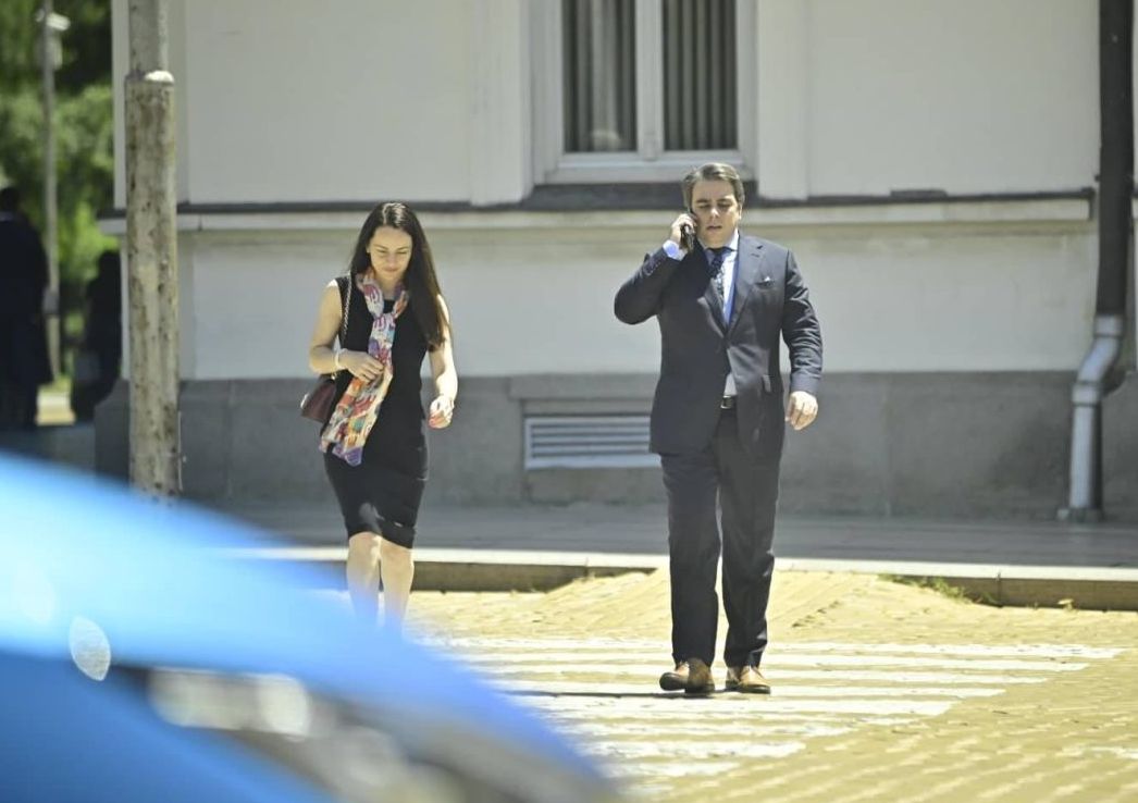 САМО В ПИК Гърми СКАНДАЛ разкриха ново име сред кадровиците в Промяната Жена е и е близка до