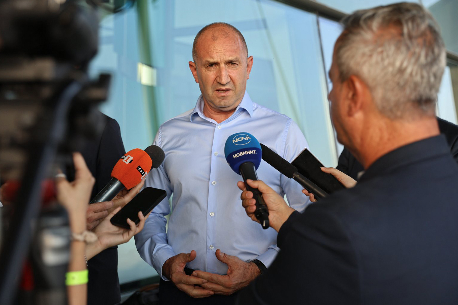 ТОВА ВЕЧЕ ПРЕЛЯ ЧАШАТА Кога е искрен Радев когато обвинява кабинета в безхаберие че не