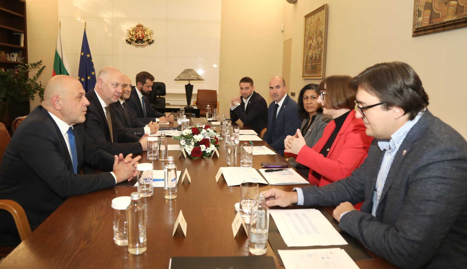 Премиерът Росен Желязков България проучва възможността за строителство на гигафабрика за